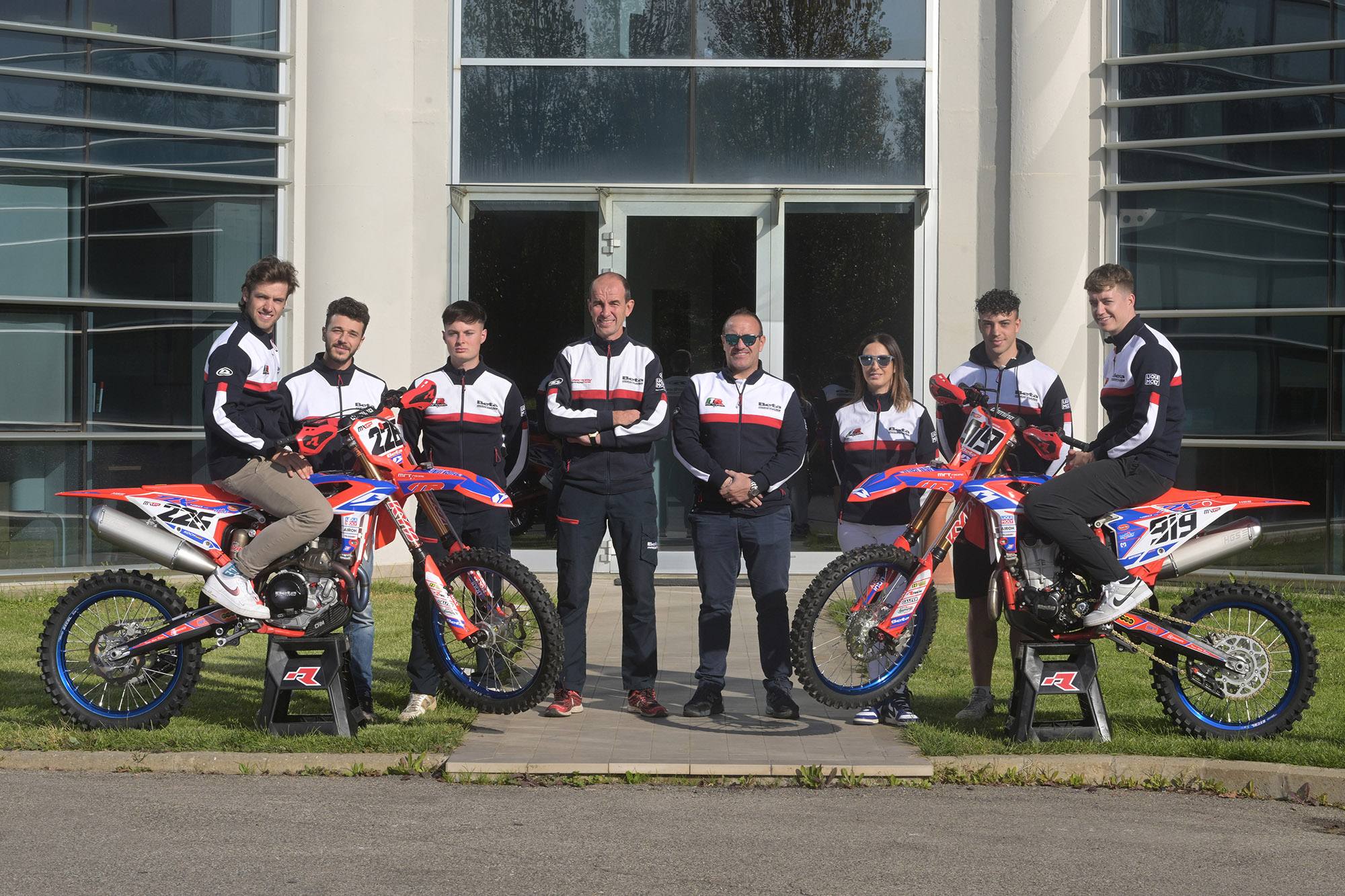 Екипът на MRT RACING BETA подрежда Бен Уотсън и Том Кох за новия сезон ...